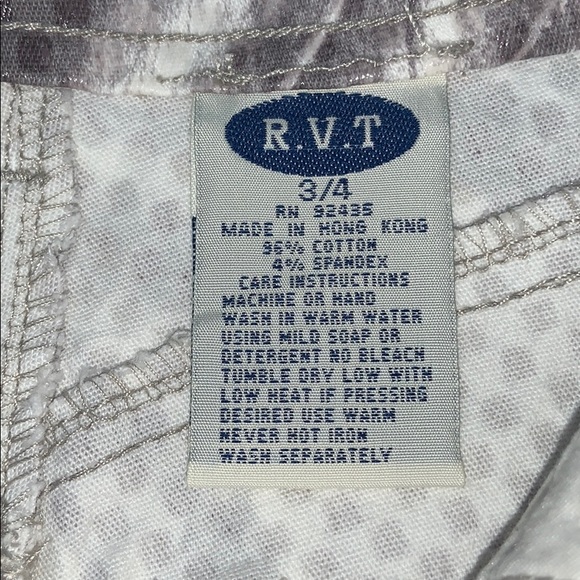 RVT | Pants & Jumpsuits | Nwt Rvt Print Serve Piping Hot Capri Pants ...